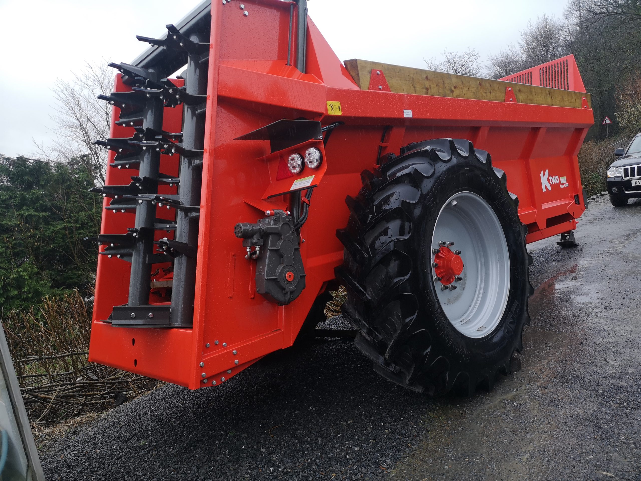 K Two 1000 rear discharge muck spreader for Hire - Michael Goulbourne ...
