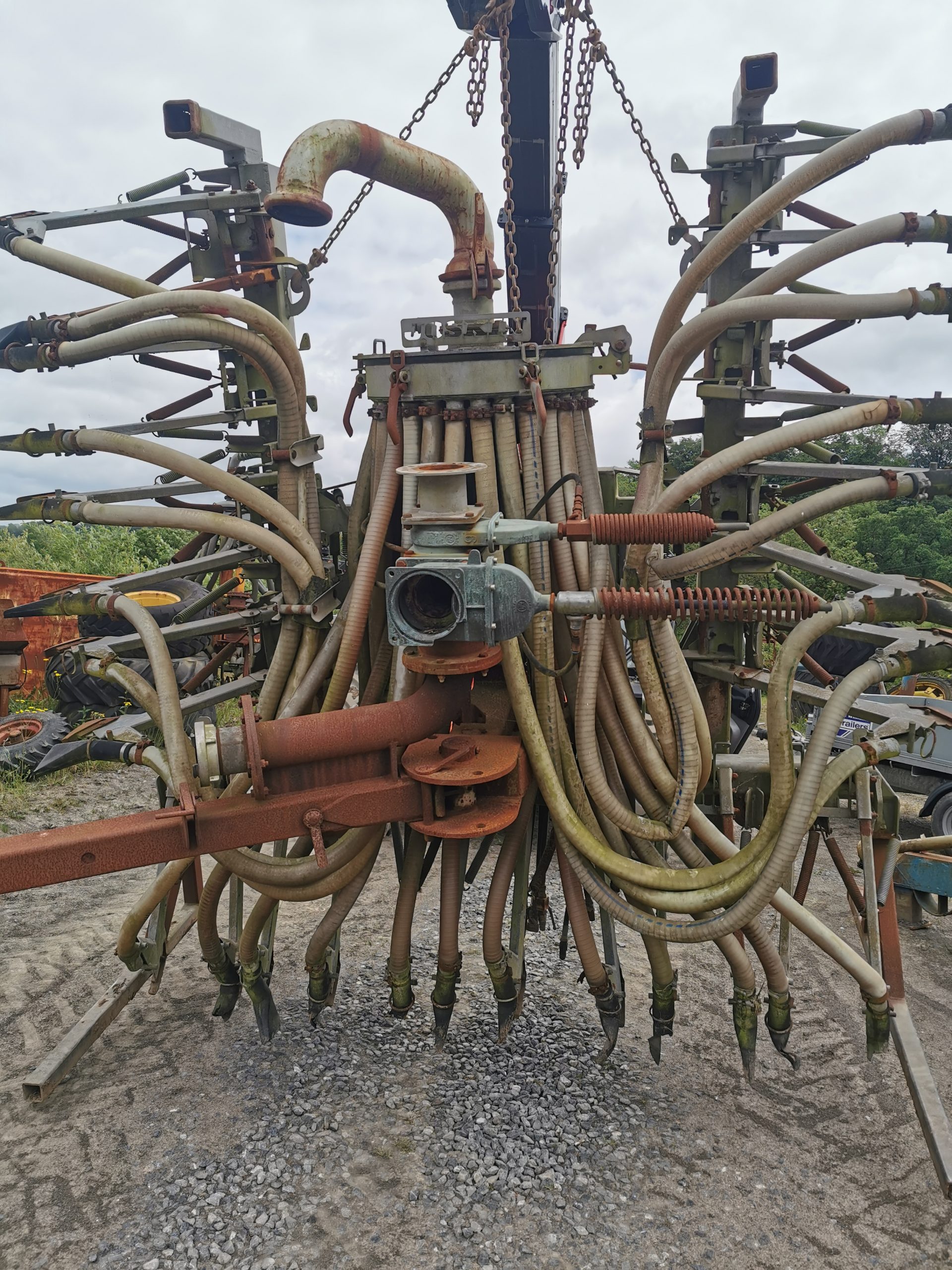 Slurry injector / dribble bar. - Michael Goulbourne Machinery