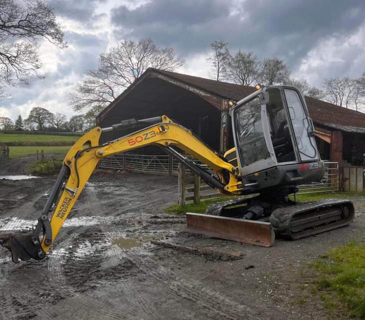 5 ton digger hire - Michael Goulbourne Machinery