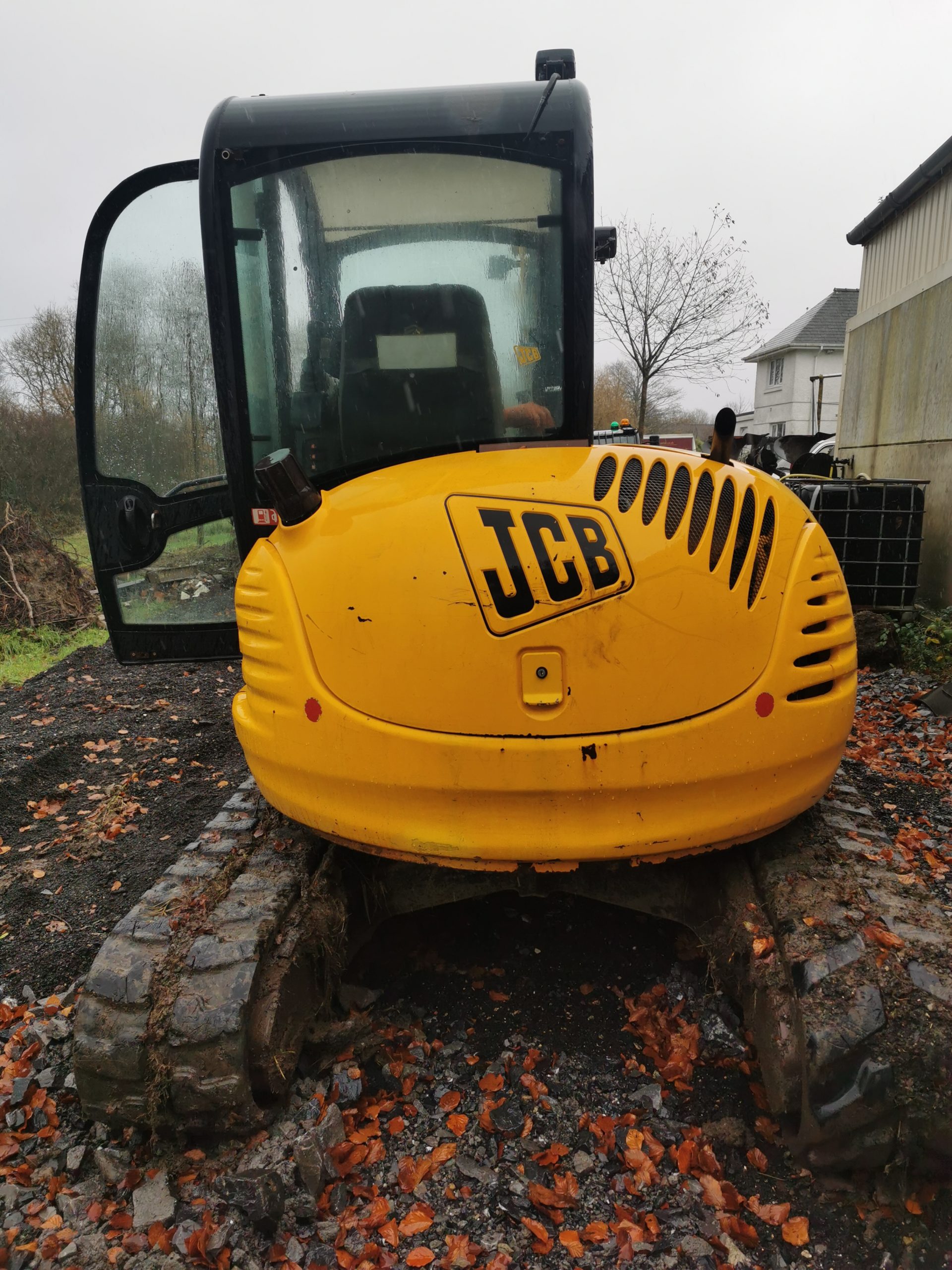 5 ton digger hire - Michael Goulbourne Machinery